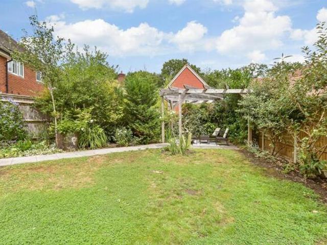 4 Bedroom House Copthorne West Sussex 99345134