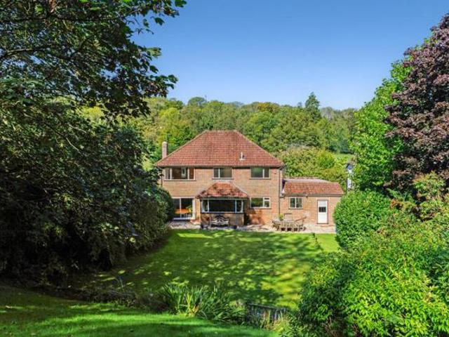 4 Bedroom House Caterham Surrey LS98930269