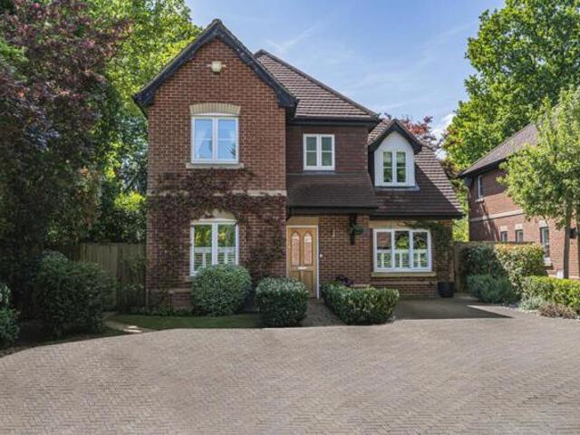 4 Bedroom House Caversham Reading 98477315