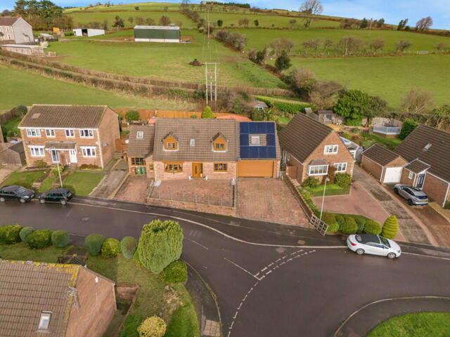 4 Bedroom House Caerphilly Caerphilly LS98386632