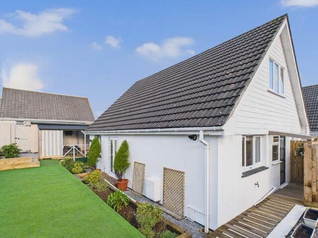 4 Bedroom House Camborne Cornwall LS100058011