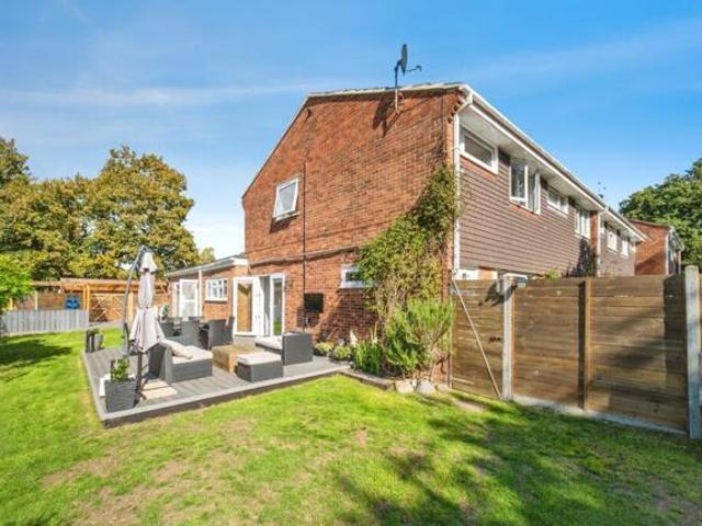 4 Bedroom House Camberley Surrey 100541232
