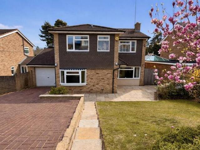 4 Bedroom House Camberley Surrey 100685027
