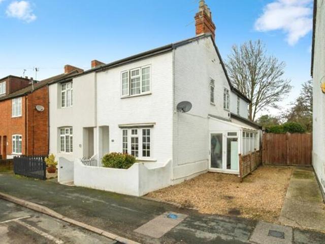 4 Bedroom House Camberley Surrey 100824992