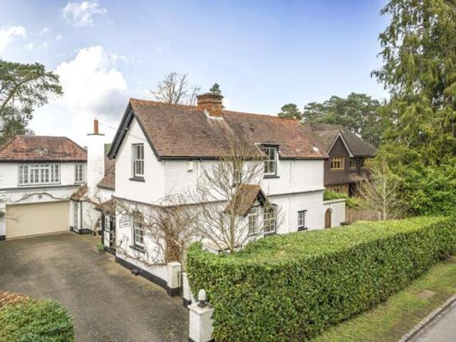 4 Bedroom House Camberley Surrey 100855143