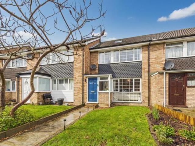 4 Bedroom House Camberley Surrey 101675428