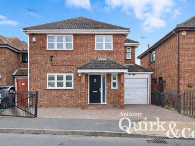 4 Bedroom House Canvey Island Essex LS98801102