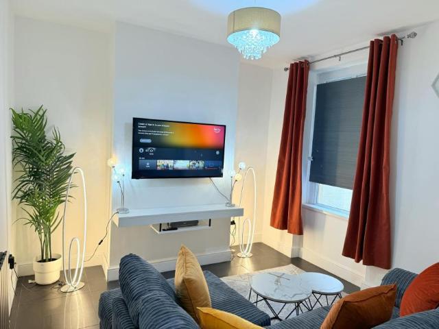 4 Bedroom House Cardiff Cardiff LS102753632