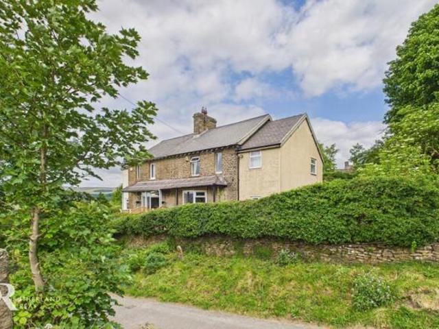 4 Bedroom House Chapel En Le Frith Derbyshire LS100685233