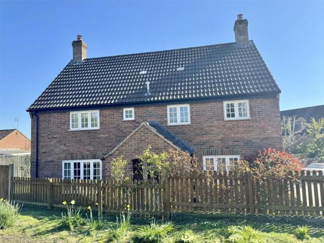4 Bedroom House Chard Somerset 99926124