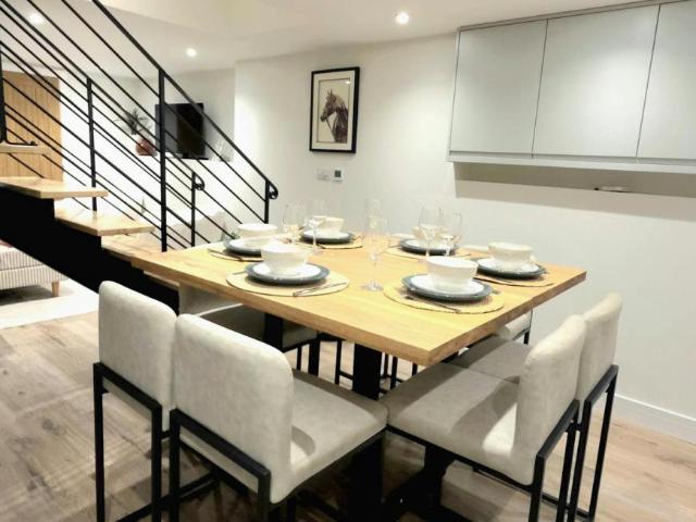 4 Bedroom House Cheltenham Cheltenham LS103031655