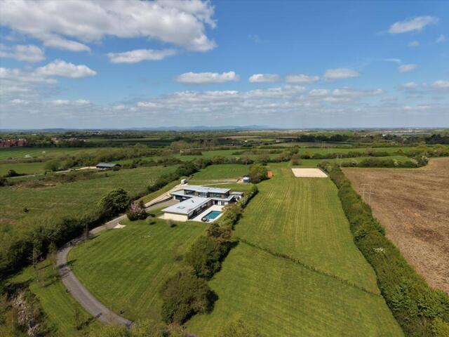 4 Bedroom House Cheltenham Gloucestershire 101677872
