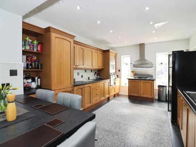4 Bedroom House Chesterfield Derbyshire 101025984
