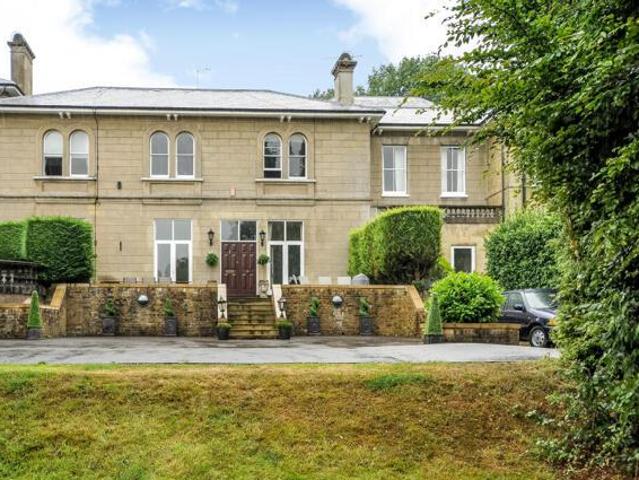 4 Bedroom House Chertsey Surrey 101199816