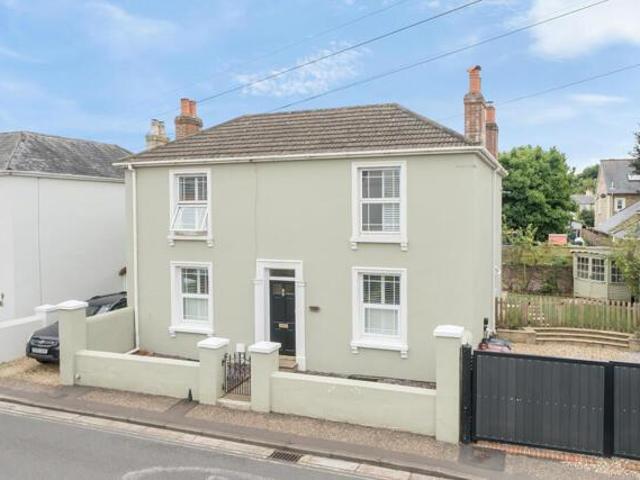 4 Bedroom House Chichester West Sussex LS99840271