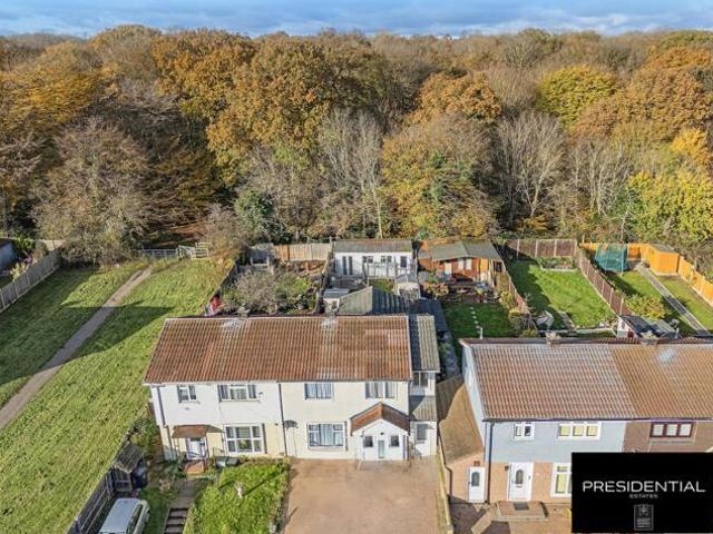 4 Bedroom House Chigwell Essex 98386756
