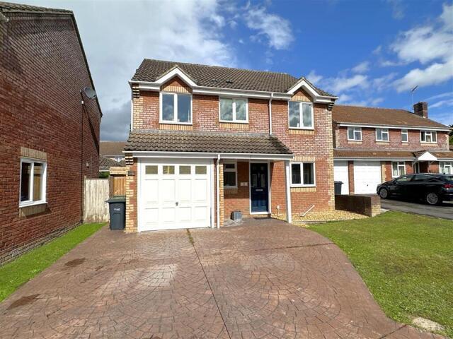 4 Bedroom House Chippenham Wiltshire LS98377562
