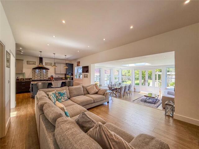 4 Bedroom House Christchurch Dorset 98577864