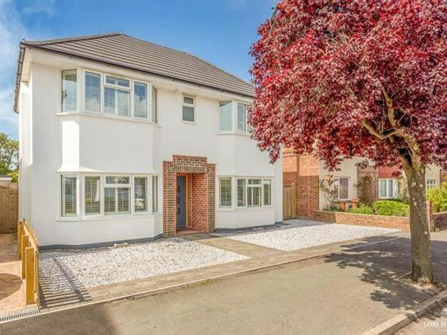 4 Bedroom House Christchurch Dorset 100648651