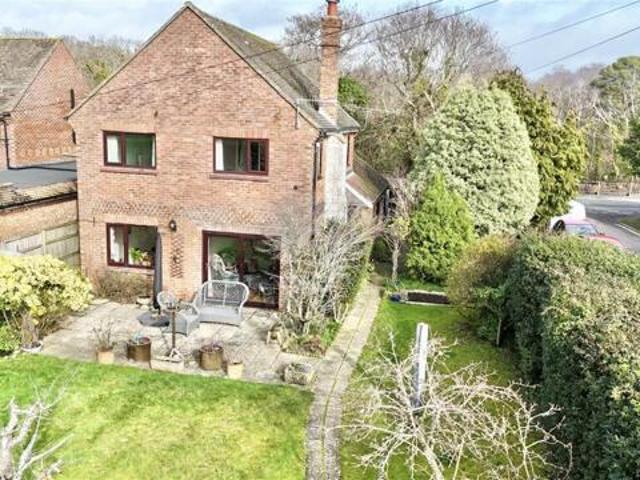 4 Bedroom House Christchurch Dorset 100058128