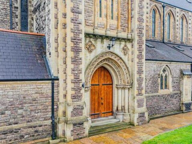 4 Bedroom House City Centre City Centre LS100426118