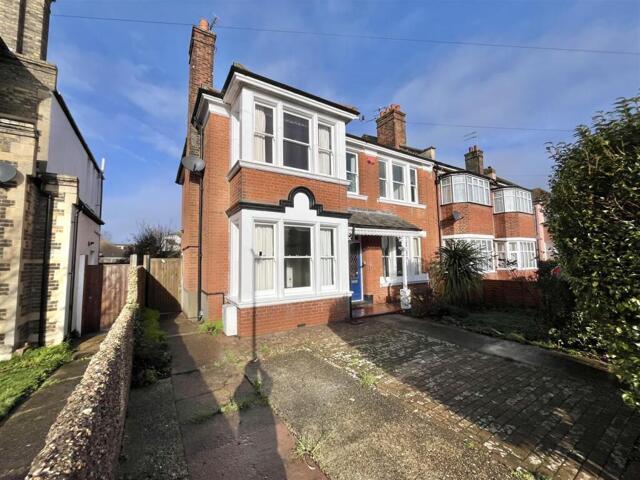 4 Bedroom House Clacton Essex 101025646