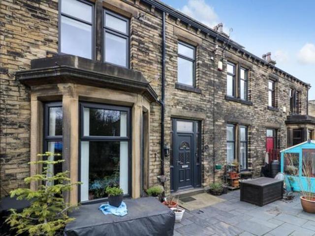 4 Bedroom House Cleckheaton Kirklees 101379153