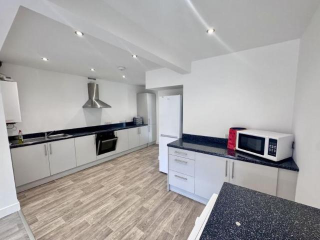 4 Bedroom House Clifton East Midlands 98286158