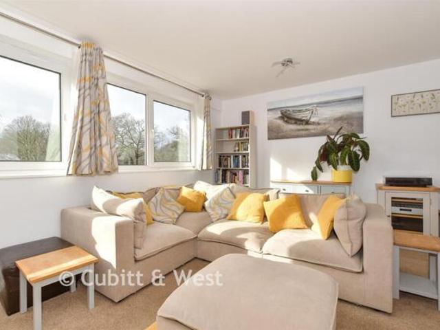 4 Bedroom House Cranleigh Surrey 99380740