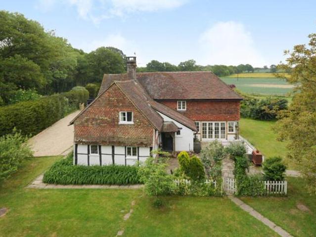 4 Bedroom House Cranleigh Surrey LS99608549