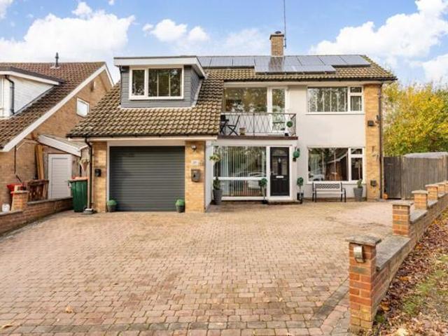 4 Bedroom House Crawley West Sussex LS98404367