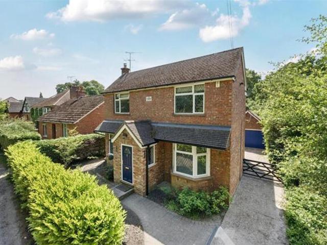 4 Bedroom House Crowthorne Wokingham LS100855293