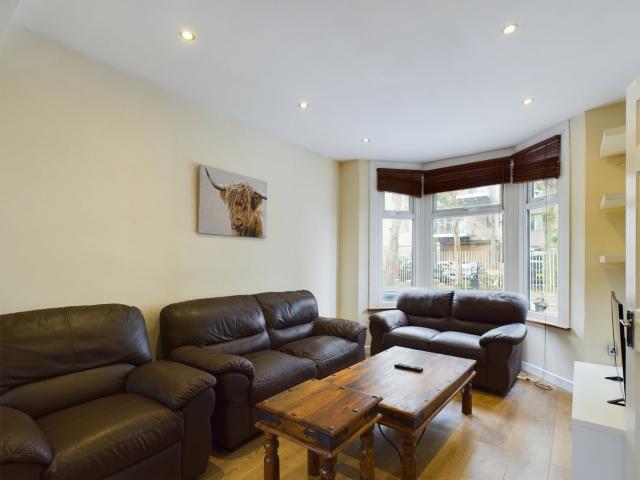 4 Bedroom House Croydon Croydon LS68563012