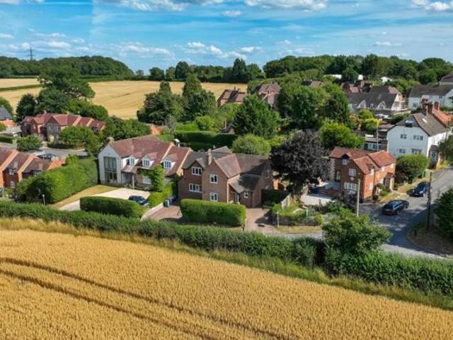 4 Bedroom House Amersham Buckinghamshire LS99523557