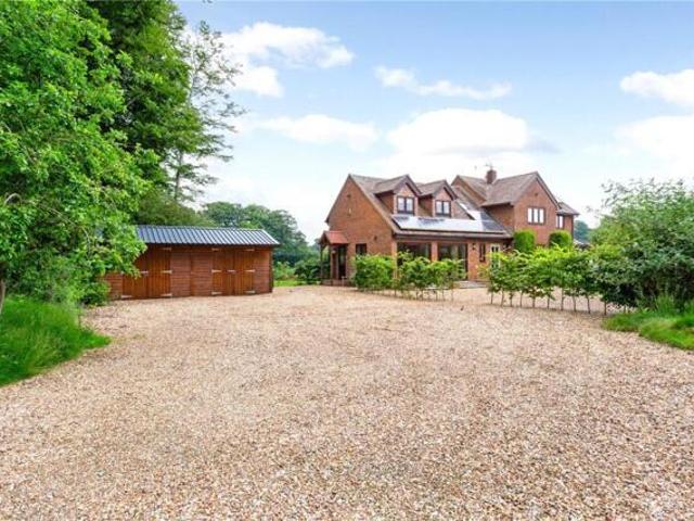 4 Bedroom House Alton Hampshire LS98404413