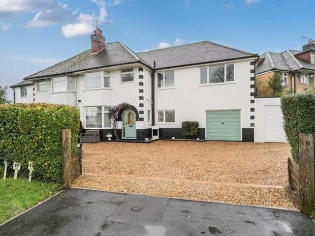 4 Bedroom House Alton Hampshire LS99130395