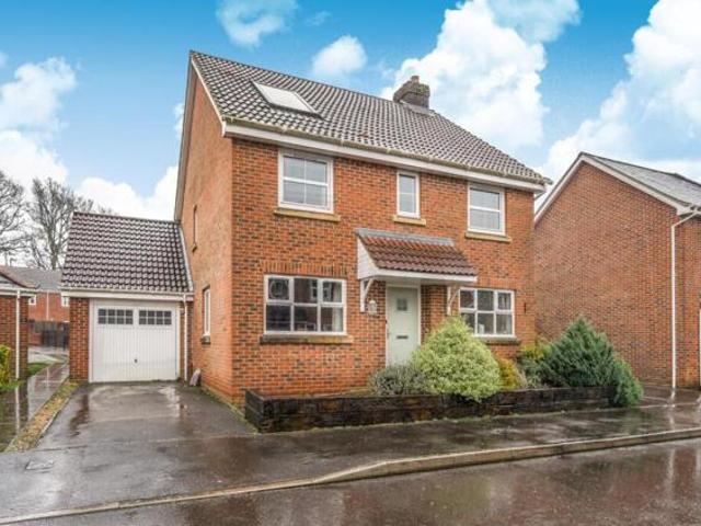 4 Bedroom House Alton Hampshire 98903367