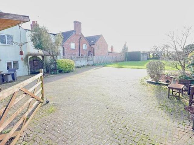 4 Bedroom House Allesley West Midlands 99161466