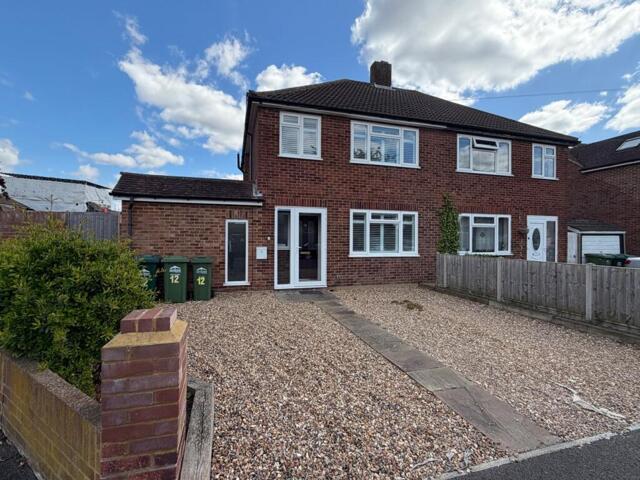 4 Bedroom House Ashford Surrey 101675779