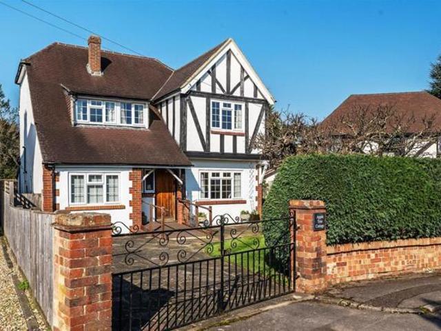 4 Bedroom House Ashtead Surrey 100398359