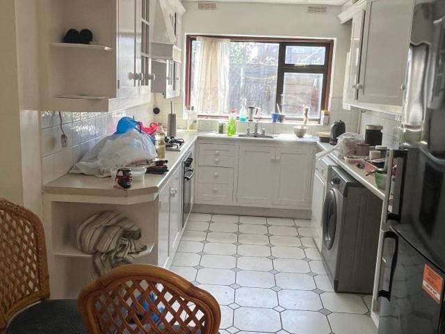 4 Bedroom House available in Plaistow