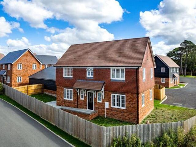 4 Bedroom House Aylesbury Buckinghamshire 98903802