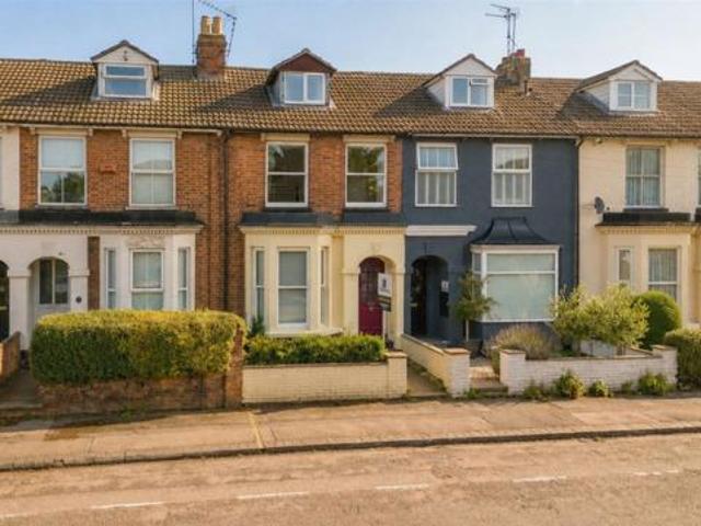 4 Bedroom House Aylesbury Buckinghamshire LS101996220