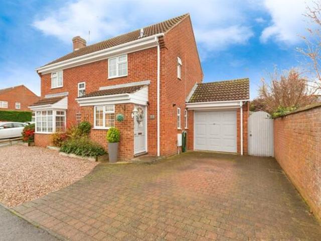 4 Bedroom House Aylesbury Buckinghamshire LS99092386