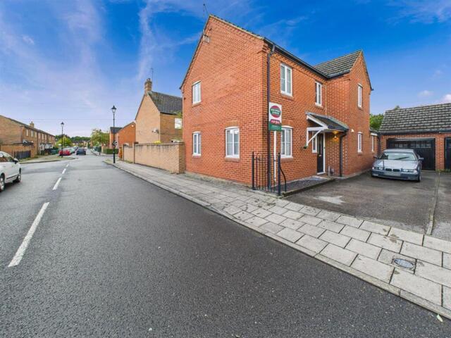 4 Bedroom House Aylesbury Buckinghamshire LS99437019