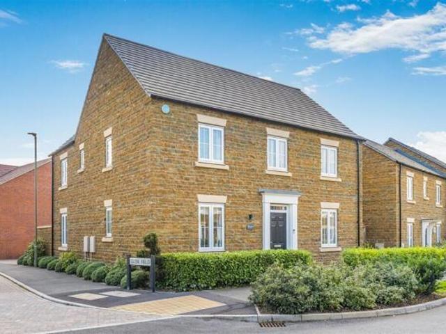 4 Bedroom House Bodicote Bodicote 95423741