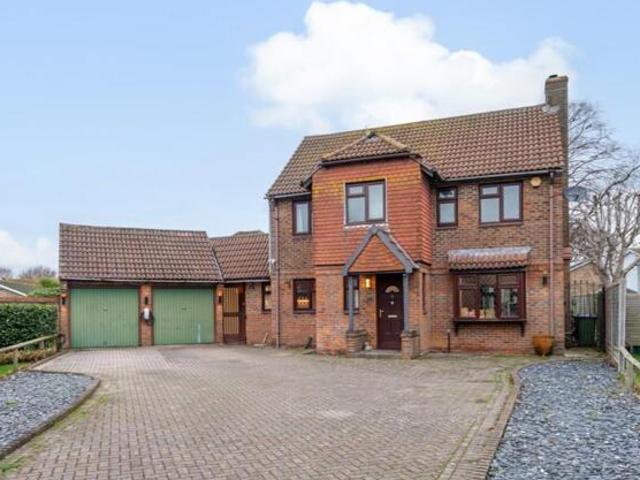4 Bedroom House Bognor Regis West Sussex 98903649