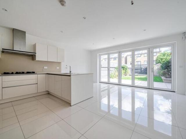 4 Bedroom House Barnet Greater London LS101351859