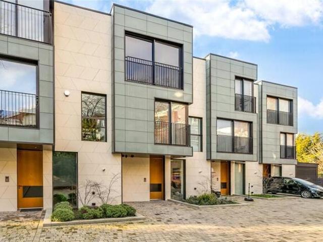 4 Bedroom House Barnet Greater London 100426012