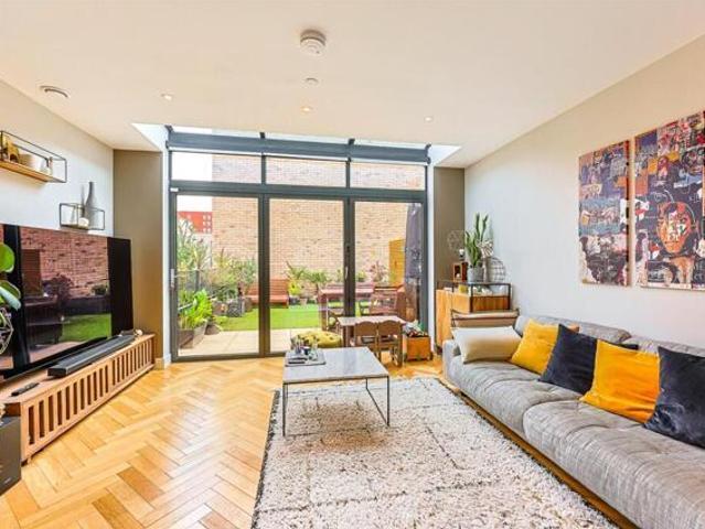 4 Bedroom House Barnet Greater London 101892140